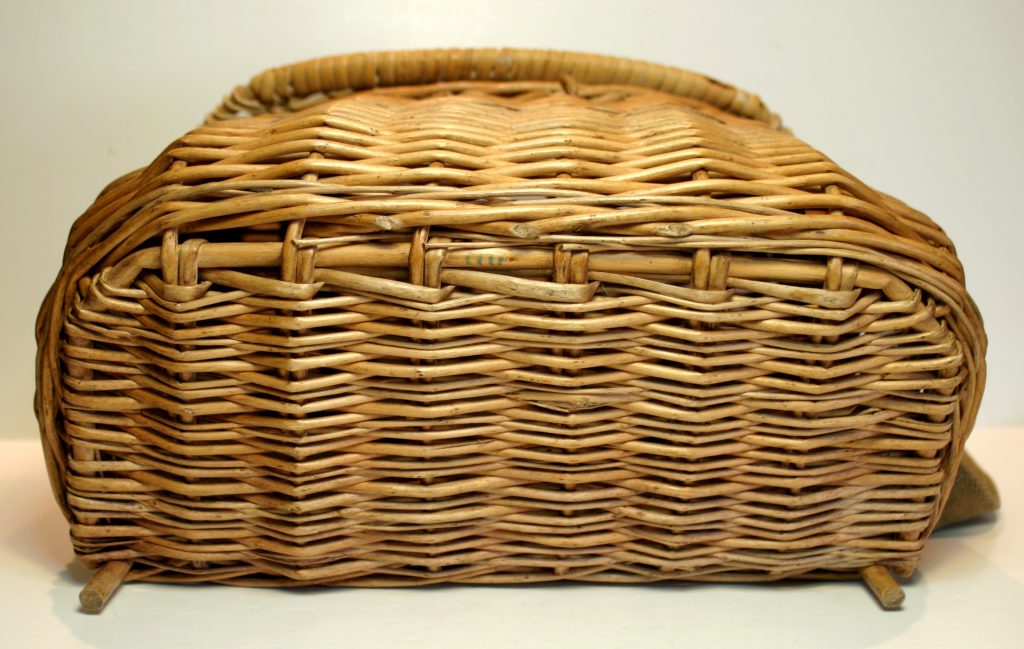 French Grapevine Center Hole Fishing Creel with Legs - Lava Creek ...