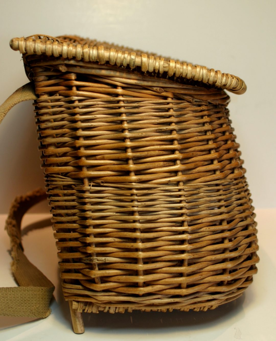 French Grapevine Center Hole Fishing Creel with Legs - Lava Creek ...